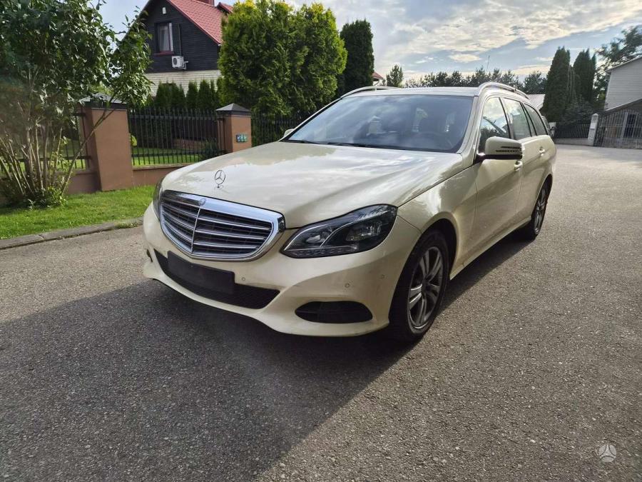 Желтый Мерседес E 200 2016 в Каунас, объемом двигателя 2.10 л и пробегом 518 тыс. км за 2750 €, фото 1 на AUTOMOTO.COM.LV