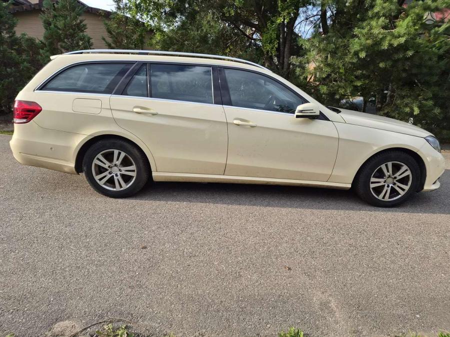 Желтый Мерседес E 200 2016 в Каунас, объемом двигателя 2.10 л и пробегом 518 тыс. км за 2750 €, фото 4 на AUTOMOTO.COM.LV