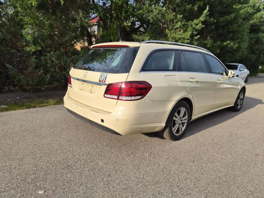 Желтый Мерседес E 200 2016 в Каунас, объемом двигателя 2.10 л и пробегом 518 тыс. км за 2750 €, фото 5 на AUTOMOTO.COM.LV