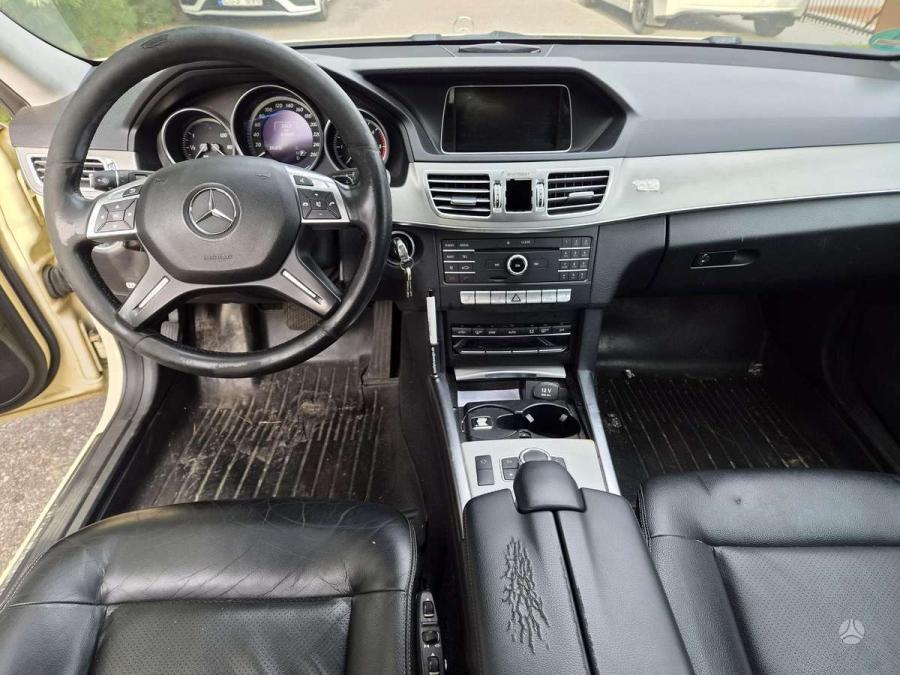 Желтый Мерседес E 200 2016 в Каунас, объемом двигателя 2.10 л и пробегом 518 тыс. км за 2750 €, фото 10 на AUTOMOTO.COM.LV