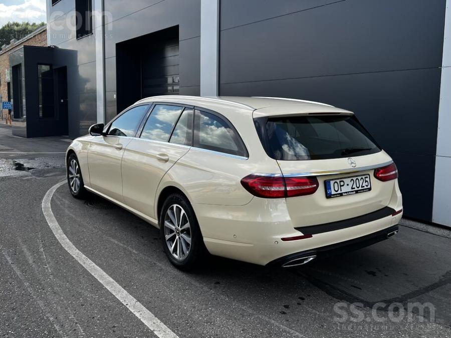 Желтый Мерседес E 200 2018 в Рига, объемом двигателя 2.00 л и пробегом 178 тыс. км за 13333 €, фото 1 на AUTOMOTO.COM.LV