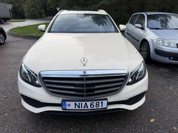 Mercedes-Benz e-200 2018 Viļņa vietnē Dzeltens Mercedes-Benz e-200 2018 Viļņa, ar dzinēja tilpumu 1.95 L un nobraukumu 500 tūkst. km par 4300 €, foto 3 vietnē AUTOMOTO.COM.LV