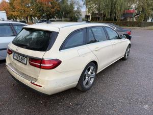 Yellow Mercedes-Benz e-200 2018 in Vilnius, with an engine capacity of 1.95 L and mileage of 500 thousand km for 4300 €, photo 7 on AUTOMOTO.COM.LV