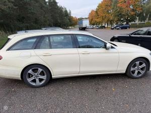Yellow Mercedes-Benz e-200 2018 in Vilnius, with an engine capacity of 1.95 L and mileage of 500 thousand km for 4300 €, photo 8 on AUTOMOTO.COM.LV