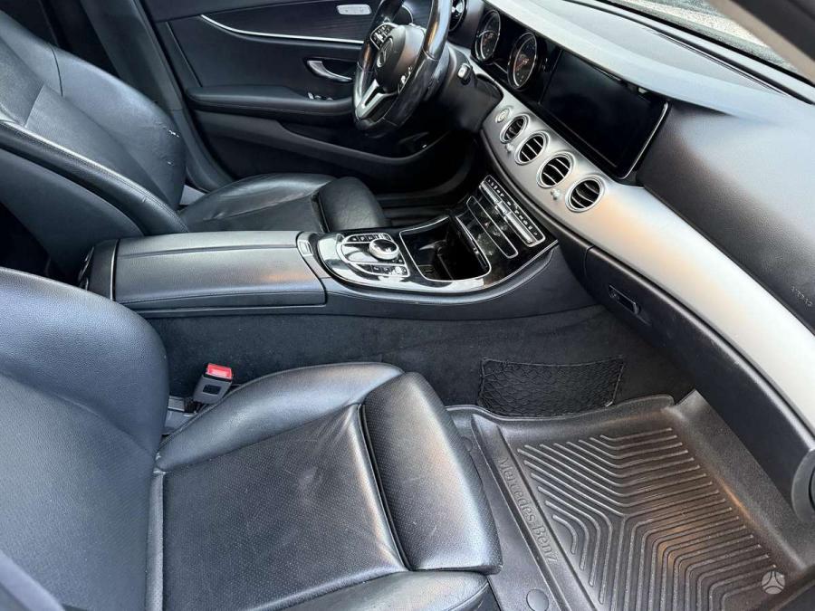 Yellow Mercedes-Benz e-200 2018 in Vilnius, with an engine capacity of 1.95 L and mileage of 500 thousand km for 4300 €, photo 9 on AUTOMOTO.COM.LV