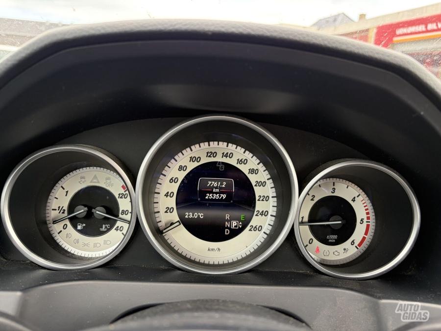Melns Mercedes-Benz E 220 2014 Viļņa, ar dzinēja tilpumu 2.10 L un nobraukumu 253 tūkst. km par 14500 €, foto 19 vietnē AUTOMOTO.COM.LV