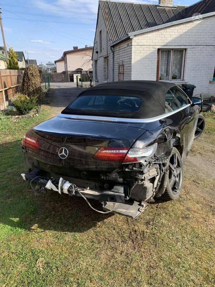Melns Mercedes-Benz E 220 2018 Kauņa, ar dzinēja tilpumu 1.95 L un nobraukumu 174 tūkst. km par 16999 €, foto 4 vietnē AUTOMOTO.COM.LV