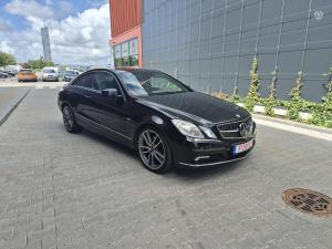 Черный Мерседес E 220 2010 в Клайпеда, объемом двигателя 2.20 л и пробегом 288 тыс. км за 5999 €, фото  на AUTOMOTO.COM.LV