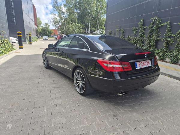 Melns Mercedes-Benz E 220 2010 Klaipėda, ar dzinēja tilpumu 2.20 L un nobraukumu 288 tūkst. km par 5999 €, foto 3 vietnē AUTOMOTO.COM.LV