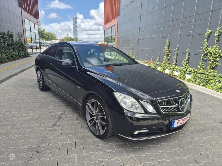 Черный Мерседес E 220 2010 в Клайпеда, объемом двигателя 2.20 л и пробегом 288 тыс. км за 5999 €, фото 10 на AUTOMOTO.COM.LV