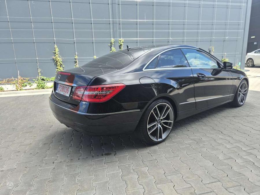 Черный Мерседес E 220 2010 в Клайпеда, объемом двигателя 2.20 л и пробегом 288 тыс. км за 5999 €, фото 11 на AUTOMOTO.COM.LV