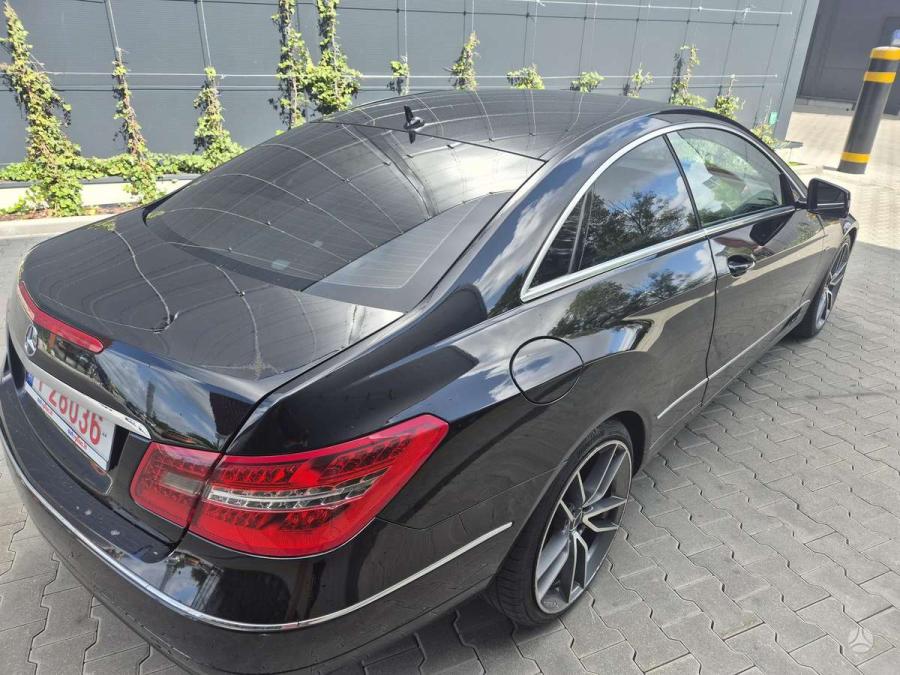 Черный Мерседес E 220 2010 в Клайпеда, объемом двигателя 2.20 л и пробегом 288 тыс. км за 5999 €, фото 13 на AUTOMOTO.COM.LV
