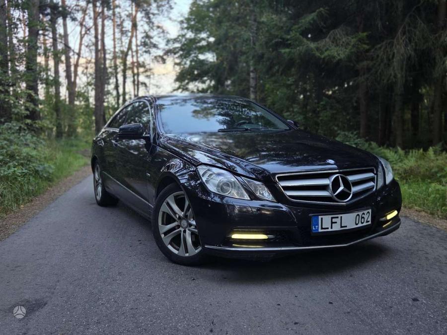 Черный Мерседес E 220 2011 в Вильнюс, объемом двигателя 2.14 л и пробегом 340 тыс. км за 7999 €, фото 1 на AUTOMOTO.COM.LV