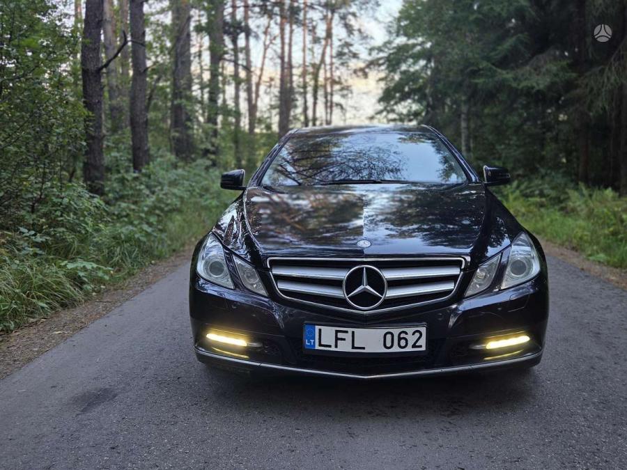 Черный Мерседес E 220 2011 в Вильнюс, объемом двигателя 2.14 л и пробегом 340 тыс. км за 7999 €, фото 3 на AUTOMOTO.COM.LV
