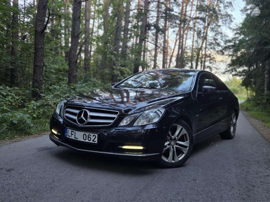 Черный Мерседес E 220 2011 в Вильнюс, объемом двигателя 2.14 л и пробегом 340 тыс. км за 7999 €, фото 4 на AUTOMOTO.COM.LV