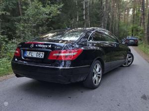 Черный Мерседес E 220 2011 в Вильнюс, объемом двигателя 2.14 л и пробегом 340 тыс. км за 7999 €, фото 5 на AUTOMOTO.COM.LV