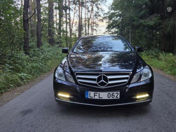 Мерседес E 220 2011 в Вильнюс на AUTOMOTO.COM.LV Черный Мерседес E 220 2011 в Вильнюс, объемом двигателя 2.14 л и пробегом 340 тыс. км за 7999 €, фото 3 на AUTOMOTO.COM.LV