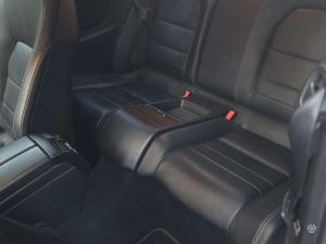 Black Mercedes-Benz E 220 2011 in Vilnius, with an engine capacity of 2.14 L and mileage of 340 thousand km for 7999 €, photo 14 on AUTOMOTO.COM.LV