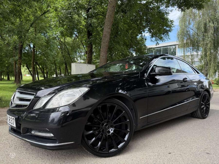 Black Mercedes-Benz E 220 2012 in Kaunas, with an engine capacity of 2.20 L and mileage of 324 thousand km for 6500 €, photo 1 on AUTOMOTO.COM.LV