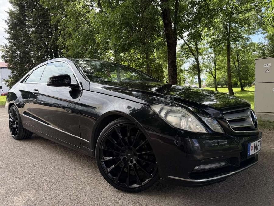 Black Mercedes-Benz E 220 2012 in Kaunas, with an engine capacity of 2.20 L and mileage of 324 thousand km for 6500 €, photo 3 on AUTOMOTO.COM.LV