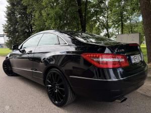 Black Mercedes-Benz E 220 2012 in Kaunas, with an engine capacity of 2.20 L and mileage of 324 thousand km for 6500 €, photo 4 on AUTOMOTO.COM.LV
