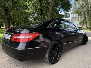 Black Mercedes-Benz E 220 2012 in Kaunas, with an engine capacity of 2.20 L and mileage of 324 thousand km for 6500 €, photo 5 on AUTOMOTO.COM.LV