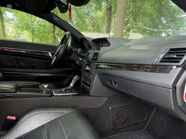 Black Mercedes-Benz E 220 2012 in Kaunas, with an engine capacity of 2.20 L and mileage of 324 thousand km for 6500 €, photo 6 on AUTOMOTO.COM.LV