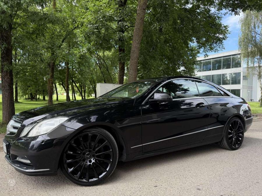 Black Mercedes-Benz E 220 2012 in Kaunas, with an engine capacity of 2.20 L and mileage of 324 thousand km for 6500 €, photo 15 on AUTOMOTO.COM.LV