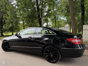 Black Mercedes-Benz E 220 2012 in Kaunas, with an engine capacity of 2.20 L and mileage of 324 thousand km for 6500 €, photo 17 on AUTOMOTO.COM.LV
