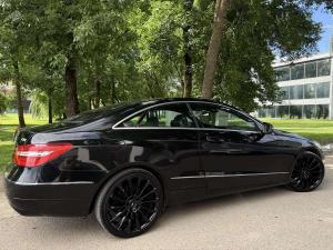Black Mercedes-Benz E 220 2012 in Kaunas, with an engine capacity of 2.20 L and mileage of 324 thousand km for 6500 €, photo 18 on AUTOMOTO.COM.LV