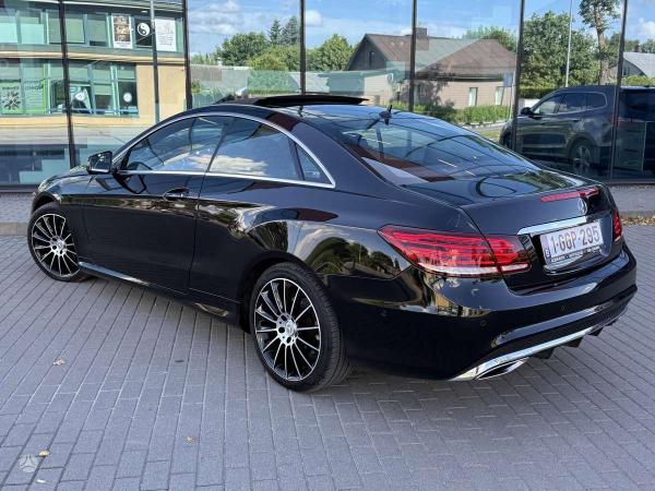 Black Mercedes-Benz E 220 2013 in Utena, with an engine capacity of 2.20 L and mileage of 238 thousand km for 10990 €, photo 5 on AUTOMOTO.COM.LV