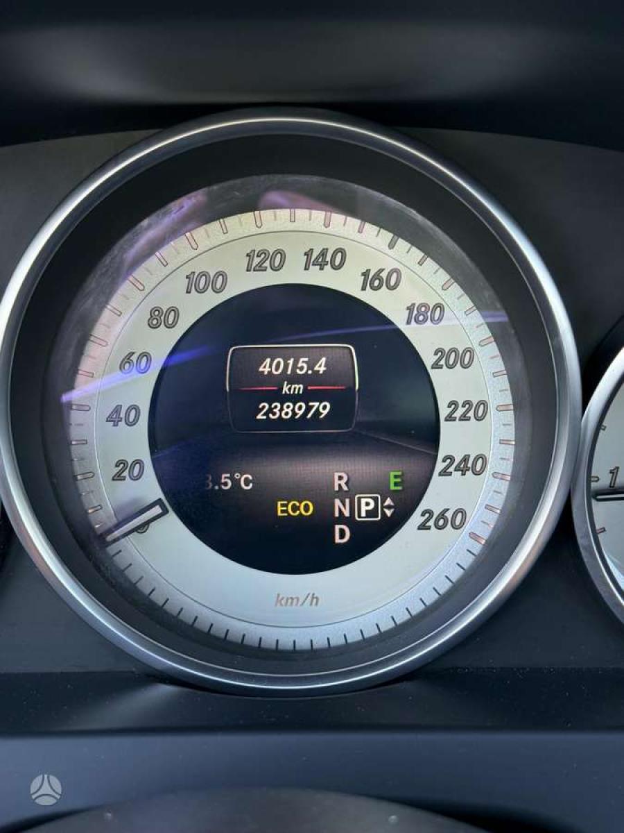 Черный Мерседес E 220 2013 в Утена, объемом двигателя 2.20 л и пробегом 238 тыс. км за 10990 €, фото 23 на AUTOMOTO.COM.LV