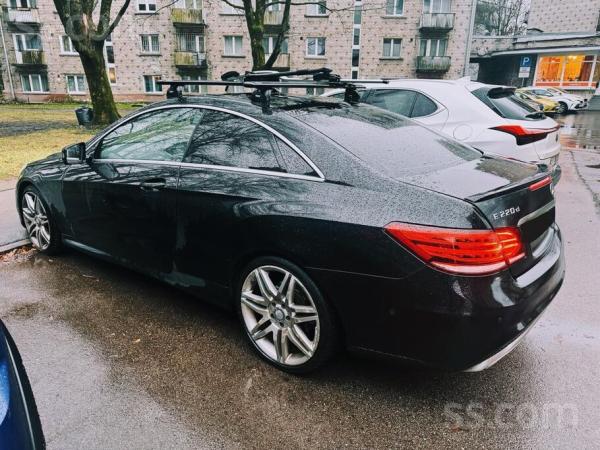 Black Mercedes-Benz E 220 2016 in Riga, with an engine capacity of 2.10 L and mileage of 244 thousand km for 4600 €, photo 2 on AUTOMOTO.COM.LV