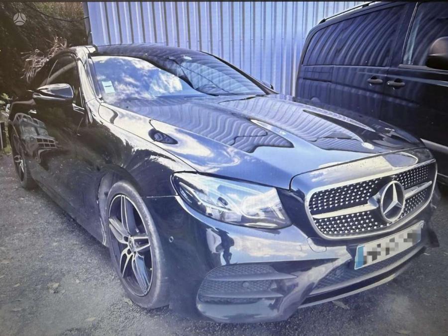Melns Mercedes-Benz E 220 2017 Tauragė, ar dzinēja tilpumu 1.95 L un nobraukumu 182 tūkst. km par 21999 €, foto 1 vietnē AUTOMOTO.COM.LV