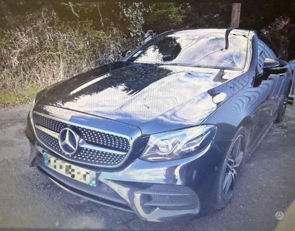 Melns Mercedes-Benz E 220 2017 Tauragė, ar dzinēja tilpumu 1.95 L un nobraukumu 182 tūkst. km par 21999 €, foto 2 vietnē AUTOMOTO.COM.LV