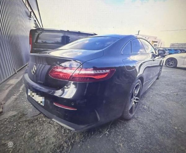Melns Mercedes-Benz E 220 2017 Tauragė, ar dzinēja tilpumu 1.95 L un nobraukumu 182 tūkst. km par 21999 €, foto 4 vietnē AUTOMOTO.COM.LV