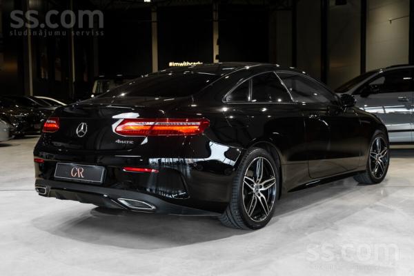 Black Mercedes-Benz E 220 2018 in Riga, with an engine capacity of 2.00 L and mileage of 167 thousand km for 28800 €, photo 4 on AUTOMOTO.COM.LV