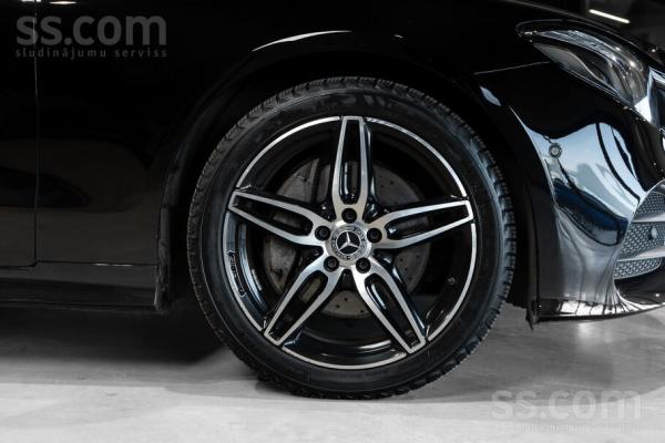 Black Mercedes-Benz E 220 2018 in Riga, with an engine capacity of 2.00 L and mileage of 167 thousand km for 28800 €, photo 7 on AUTOMOTO.COM.LV