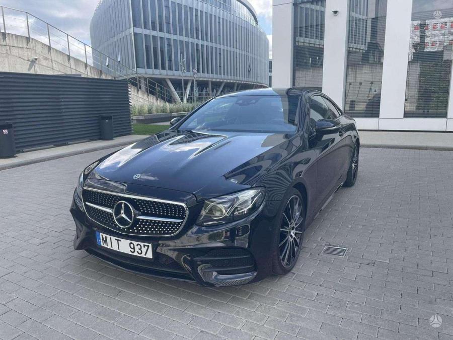 Черный Мерседес E 220 2018 в Вильнюс, объемом двигателя 2.00 л и пробегом 184 тыс. км за 25600 €, фото 4 на AUTOMOTO.COM.LV