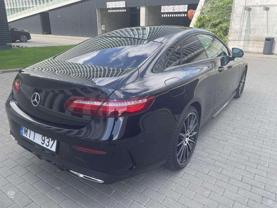 Черный Мерседес E 220 2018 в Вильнюс, объемом двигателя 2.00 л и пробегом 184 тыс. км за 25600 €, фото 7 на AUTOMOTO.COM.LV