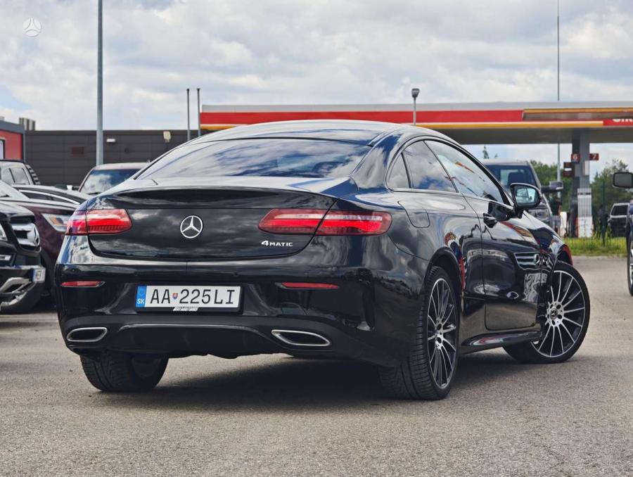 Черный Мерседес E 220 2019 в Вильнюс, объемом двигателя 2.00 л и пробегом 184 тыс. км за 27800 €, фото 4 на AUTOMOTO.COM.LV