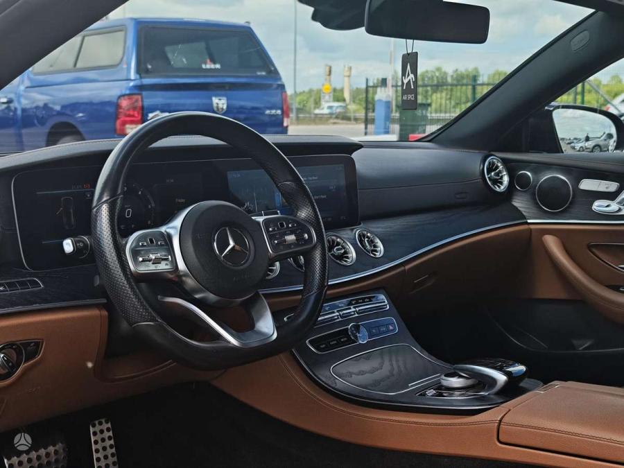 Черный Мерседес E 220 2019 в Вильнюс, объемом двигателя 2.00 л и пробегом 184 тыс. км за 27800 €, фото 5 на AUTOMOTO.COM.LV