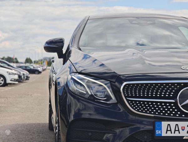 Черный Мерседес E 220 2019 в Вильнюс, объемом двигателя 2.00 л и пробегом 184 тыс. км за 27800 €, фото 7 на AUTOMOTO.COM.LV