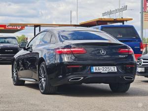 Черный Мерседес E 220 2019 в Вильнюс, объемом двигателя 2.00 л и пробегом 184 тыс. км за 27800 €, фото 9 на AUTOMOTO.COM.LV