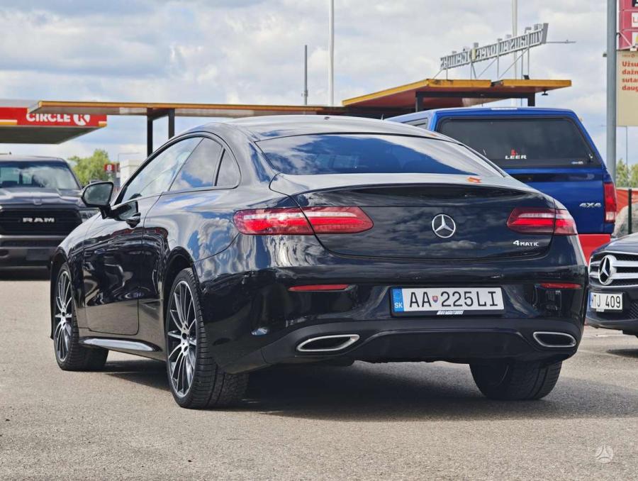 Черный Мерседес E 220 2019 в Вильнюс, объемом двигателя 2.00 л и пробегом 184 тыс. км за 27800 €, фото 9 на AUTOMOTO.COM.LV