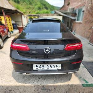 Black Mercedes-Benz E 220 2019 in Kaunas, with an engine capacity of 1.95 L and mileage of 146 thousand km for 21500 €, photo 5 on AUTOMOTO.COM.LV