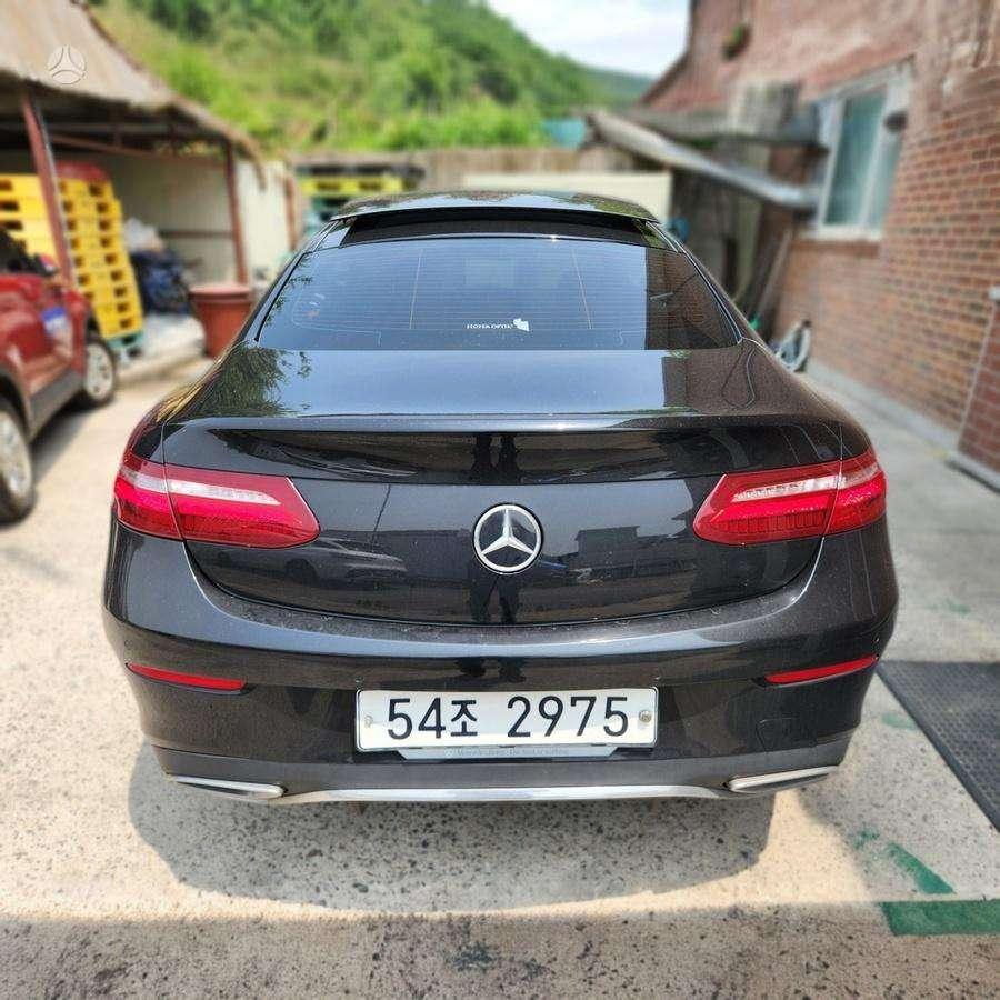 Black Mercedes-Benz E 220 2019 in Kaunas, with an engine capacity of 1.95 L and mileage of 146 thousand km for 21500 €, photo 5 on AUTOMOTO.COM.LV