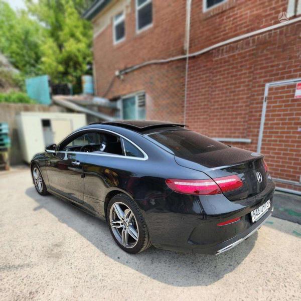 Black Mercedes-Benz E 220 2019 in Kaunas, with an engine capacity of 1.95 L and mileage of 146 thousand km for 21500 €, photo 5 on AUTOMOTO.COM.LV