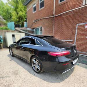 Black Mercedes-Benz E 220 2019 in Kaunas, with an engine capacity of 1.95 L and mileage of 146 thousand km for 21500 €, photo 6 on AUTOMOTO.COM.LV