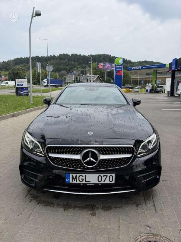 Черный Мерседес E 220 2019 в Вильнюс, объемом двигателя 1.95 л и пробегом 174 тыс. км за 26200 €, фото 4 на AUTOMOTO.COM.LV